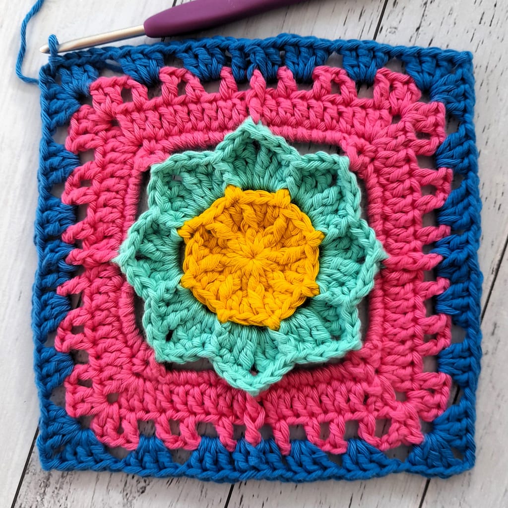 Free Floral Granny Square Pattern - Coffs Bloom Square - Best Crochet Life