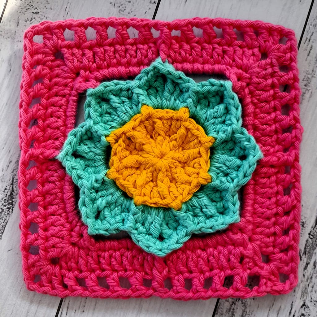 Free Floral Granny Square Pattern - Coffs Bloom Square - Best Crochet Life